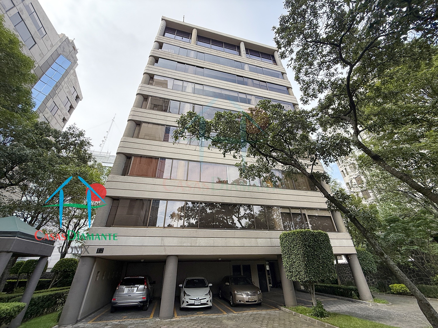 Sur Edificio Jardines En La Montaña
